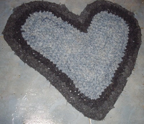 The Secret to Crocheting Flat Circular, Oval or Heart-shaped Rag Rugs ...